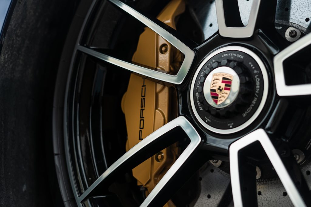 Porsche 911 Turbo S met nieuwe gele remklauwen - Chiptuning Experience